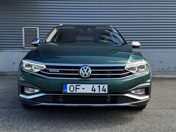 Green Volkswagen Passat B8 2019 in Riga, with an engine capacity of 2.00 L and mileage of 153 thousand km for 23900 €, photo 8 on AUTOMOTO.COM.LV