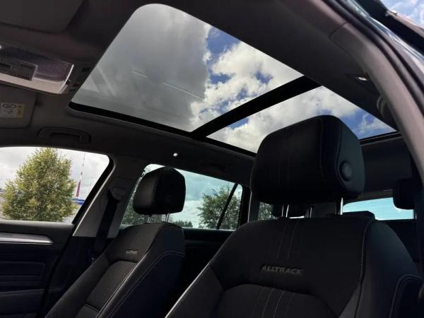 Green Volkswagen Passat B8 2019 in Riga, with an engine capacity of 2.00 L and mileage of 153 thousand km for 23900 €, photo 10 on AUTOMOTO.COM.LV