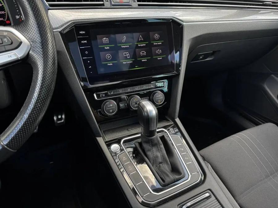 Zaļš Volkswagen Passat B8 2019 Rīga, ar dzinēja tilpumu 2.00 L un nobraukumu 153 tūkst. km par 23900 €, foto 18 vietnē AUTOMOTO.COM.LV