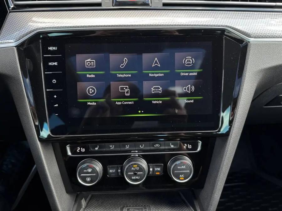 Zaļš Volkswagen Passat B8 2019 Rīga, ar dzinēja tilpumu 2.00 L un nobraukumu 153 tūkst. km par 23900 €, foto 19 vietnē AUTOMOTO.COM.LV
