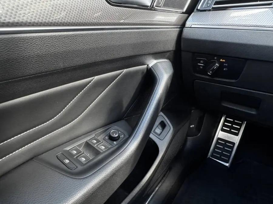 Zaļš Volkswagen Passat B8 2019 Rīga, ar dzinēja tilpumu 2.00 L un nobraukumu 153 tūkst. km par 23900 €, foto 27 vietnē AUTOMOTO.COM.LV