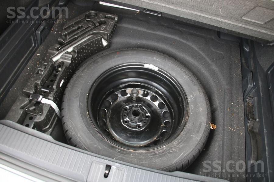 Grey Volkswagen Passat B8 2017 in Tukums, with an engine capacity of 2.00 L and mileage of 248 thousand km for 10538 €, photo 16 on AUTOMOTO.COM.LV