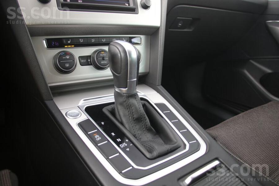 Grey Volkswagen Passat B8 2017 in Tukums, with an engine capacity of 2.00 L and mileage of 248 thousand km for 10538 €, photo 18 on AUTOMOTO.COM.LV