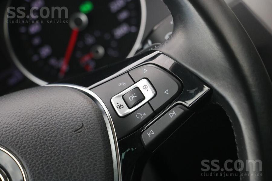 Grey Volkswagen Passat B8 2017 in Tukums, with an engine capacity of 2.00 L and mileage of 248 thousand km for 10538 €, photo 26 on AUTOMOTO.COM.LV