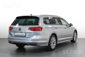 Grey Volkswagen Passat B8 2018 in Riga, with an engine capacity of 2.00 L and mileage of 218 thousand km for 12500 €, photo 3 on AUTOMOTO.COM.LV