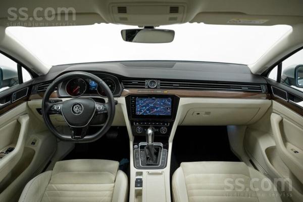 Grey Volkswagen Passat B8 2018 in Riga, with an engine capacity of 2.00 L and mileage of 218 thousand km for 12500 €, photo 4 on AUTOMOTO.COM.LV