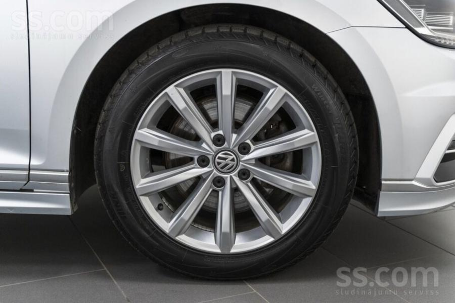 Grey Volkswagen Passat B8 2018 in Riga, with an engine capacity of 2.00 L and mileage of 218 thousand km for 12500 €, photo 12 on AUTOMOTO.COM.LV
