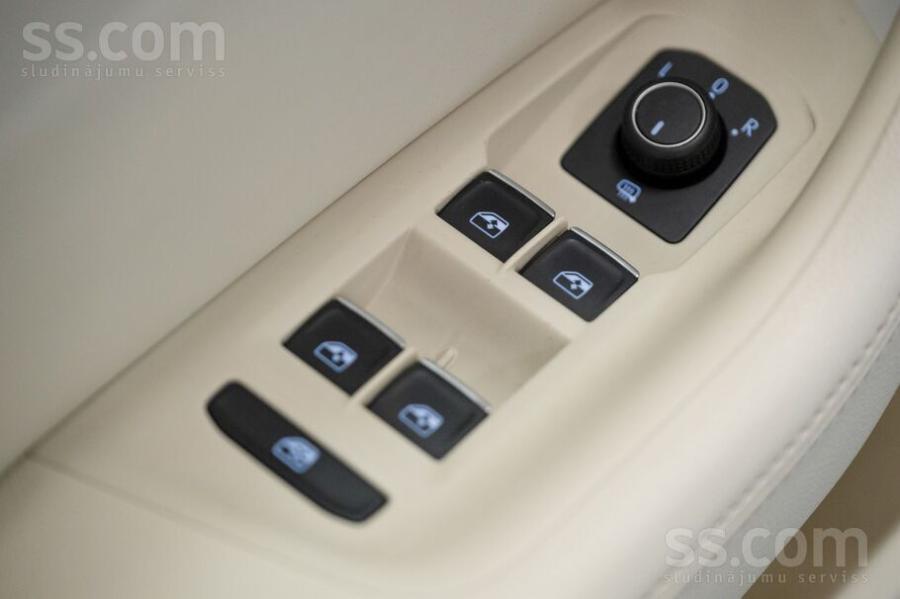 Grey Volkswagen Passat B8 2018 in Riga, with an engine capacity of 2.00 L and mileage of 218 thousand km for 12500 €, photo 18 on AUTOMOTO.COM.LV