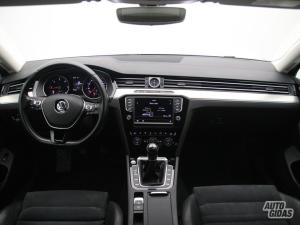 Pelēks Volkswagen Passat B8 2015 Viļņa, ar dzinēja tilpumu 2.00 L un nobraukumu 190 tūkst. km par 11599 €, foto 2 vietnē AUTOMOTO.COM.LV