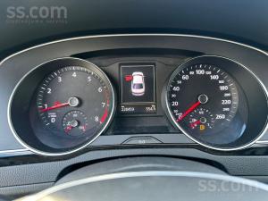 Grey Volkswagen Passat B8 2015 in Riga, with an engine capacity of 1.40 L and mileage of 228 thousand km for 7100 €, photo 8 on AUTOMOTO.COM.LV