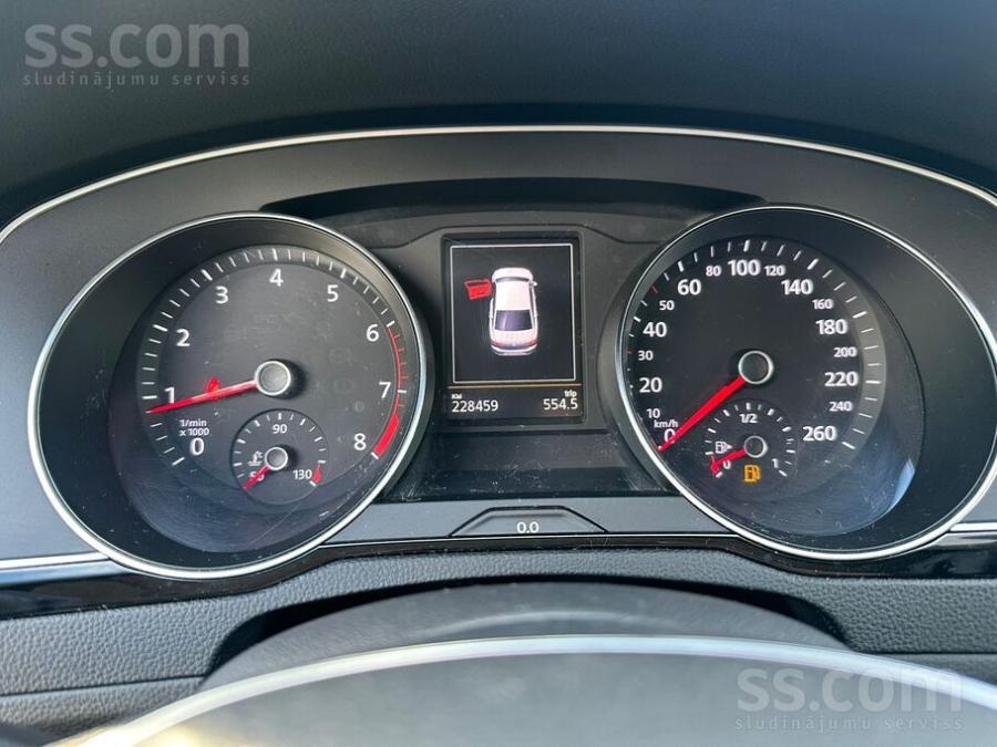 Grey Volkswagen Passat B8 2015 in Riga, with an engine capacity of 1.40 L and mileage of 228 thousand km for 7100 €, photo 8 on AUTOMOTO.COM.LV
