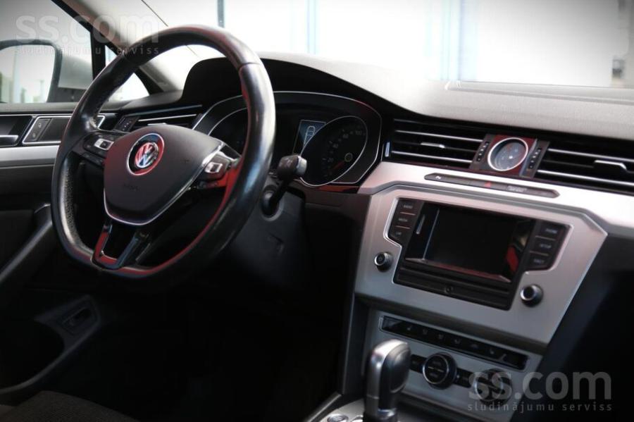 Pelēks Volkswagen Passat B8 2015 Rīga, ar dzinēja tilpumu 2.00 L un nobraukumu 285 tūkst. km par 8995 €, foto 10 vietnē AUTOMOTO.COM.LV