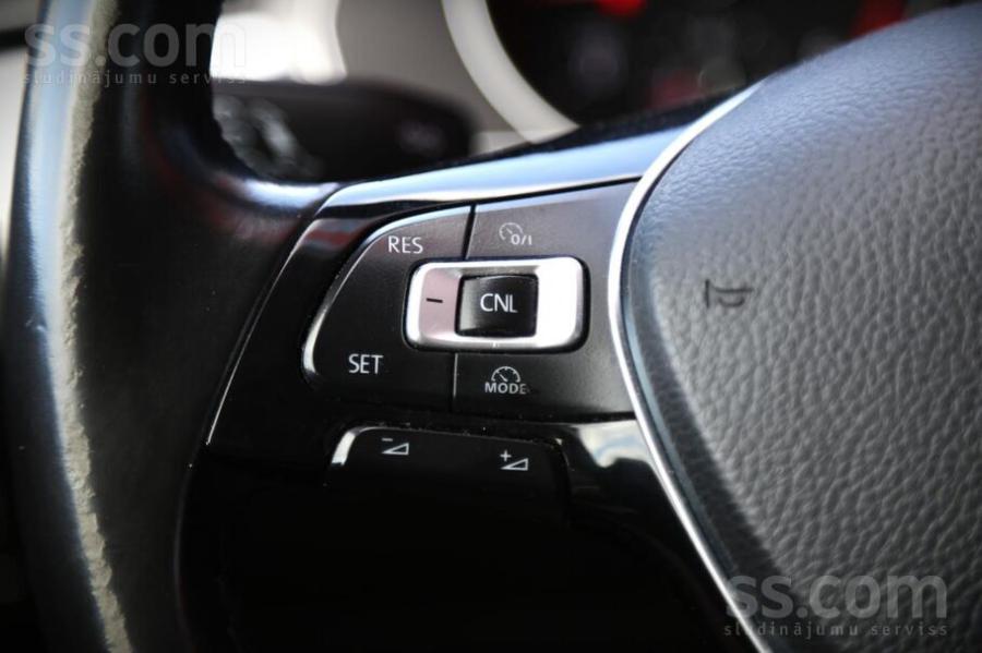 Pelēks Volkswagen Passat B8 2015 Rīga, ar dzinēja tilpumu 2.00 L un nobraukumu 285 tūkst. km par 8995 €, foto 15 vietnē AUTOMOTO.COM.LV