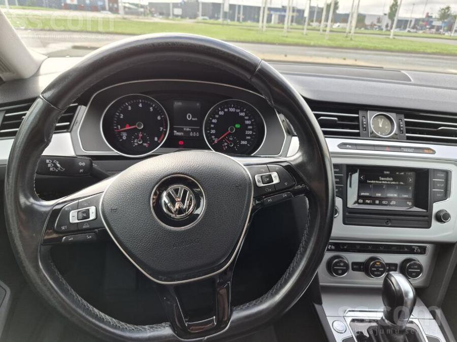 Pelēks Volkswagen Passat B8 2015 Rīga, ar dzinēja tilpumu 1.40 L un nobraukumu 219 tūkst. km par 8490 €, foto 13 vietnē AUTOMOTO.COM.LV