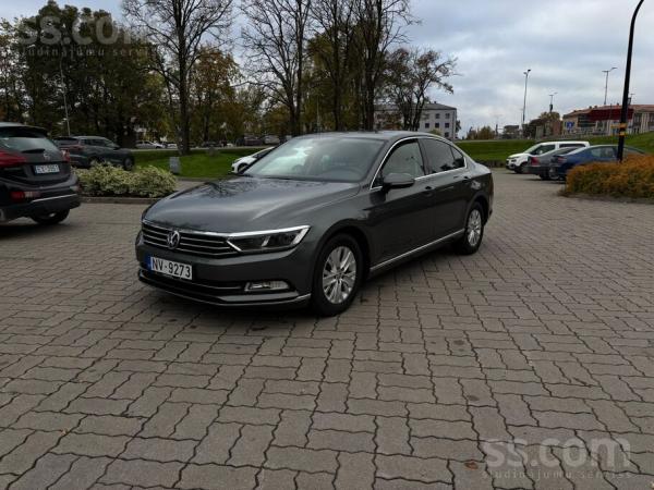 Grey Volkswagen Passat B8 2015 in Jelgava, with an engine capacity of 2.00 L and mileage of 263 thousand km for 9500 €, photo 1 on AUTOMOTO.COM.LV