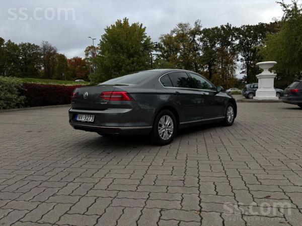 Grey Volkswagen Passat B8 2015 in Jelgava, with an engine capacity of 2.00 L and mileage of 263 thousand km for 9500 €, photo 4 on AUTOMOTO.COM.LV