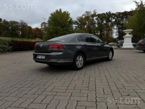 Grey Volkswagen Passat B8 2015 in Jelgava, with an engine capacity of 2.00 L and mileage of 263 thousand km for 9500 €, photo 4 on AUTOMOTO.COM.LV