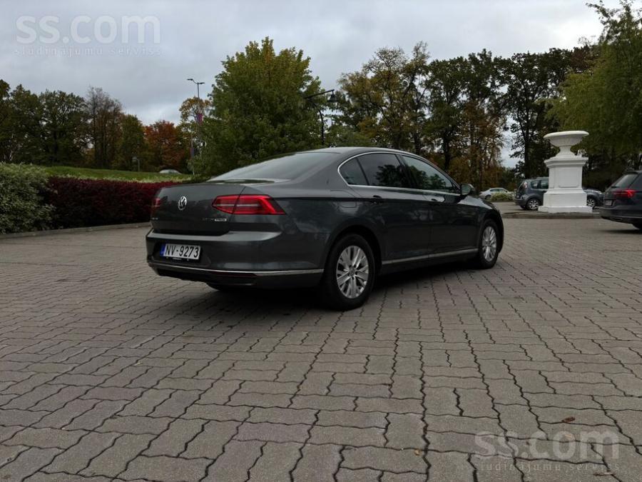 Grey Volkswagen Passat B8 2015 in Jelgava, with an engine capacity of 2.00 L and mileage of 263 thousand km for 9500 €, photo 4 on AUTOMOTO.COM.LV