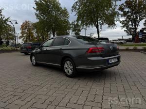Grey Volkswagen Passat B8 2015 in Jelgava, with an engine capacity of 2.00 L and mileage of 263 thousand km for 9500 €, photo 5 on AUTOMOTO.COM.LV