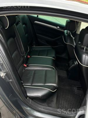 Grey Volkswagen Passat B8 2015 in Jelgava, with an engine capacity of 2.00 L and mileage of 263 thousand km for 9500 €, photo 8 on AUTOMOTO.COM.LV