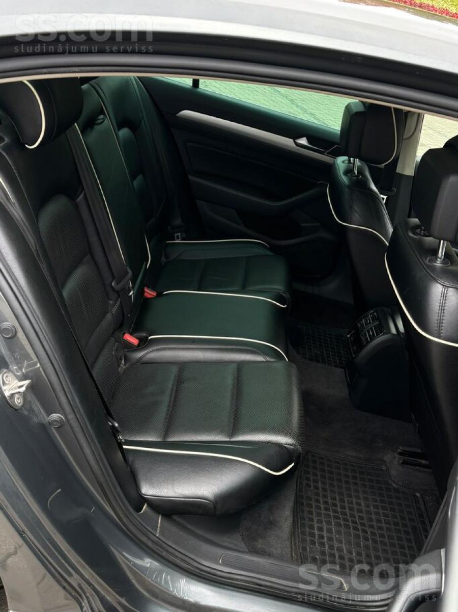 Grey Volkswagen Passat B8 2015 in Jelgava, with an engine capacity of 2.00 L and mileage of 263 thousand km for 9500 €, photo 8 on AUTOMOTO.COM.LV