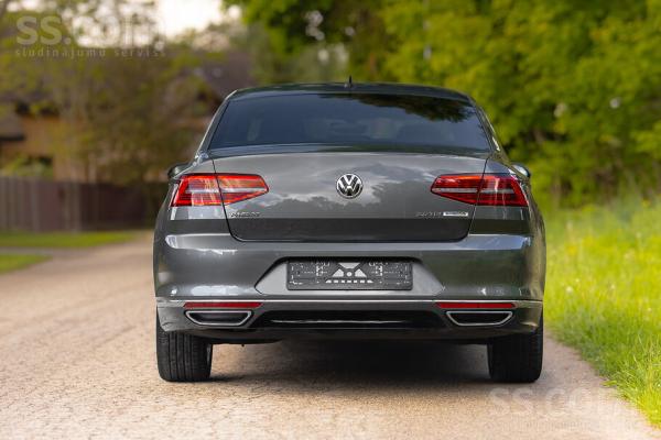 Grey Volkswagen Passat B8 2016 in Riga, with an engine capacity of 2.00 L and mileage of 174 thousand km for 13990 €, photo 10 on AUTOMOTO.COM.LV