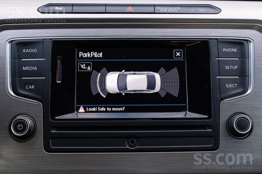 Pelēks Volkswagen Passat B8 2016 Rīga, ar dzinēja tilpumu 1.40 L un nobraukumu 188 tūkst. km par 8450 €, foto 11 vietnē AUTOMOTO.COM.LV