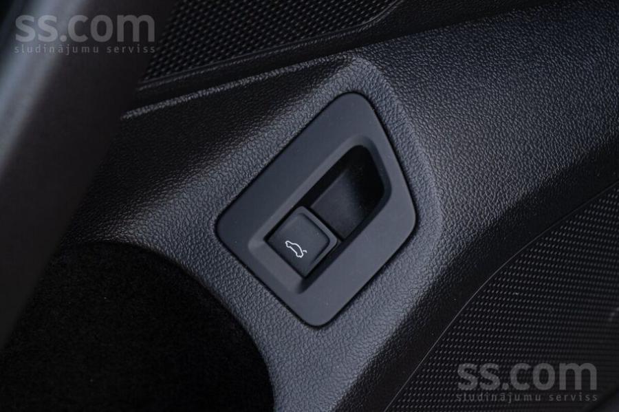Pelēks Volkswagen Passat B8 2016 Rīga, ar dzinēja tilpumu 1.40 L un nobraukumu 188 tūkst. km par 8450 €, foto 16 vietnē AUTOMOTO.COM.LV