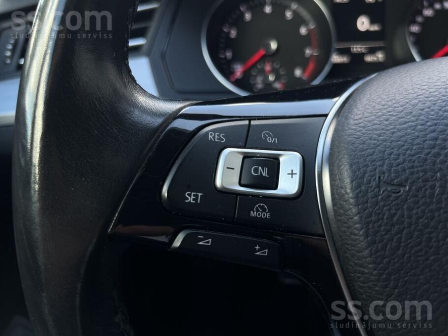 Pelēks Volkswagen Passat B8 2017 Rīga, ar dzinēja tilpumu 1.40 L un nobraukumu 90 tūkst. km par 11500 €, foto 16 vietnē AUTOMOTO.COM.LV
