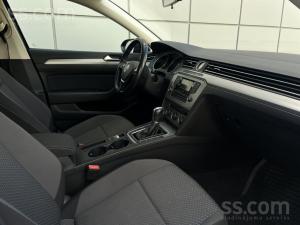 Pelēks Volkswagen Passat B8 2017 Rīga, ar dzinēja tilpumu 1.40 L un nobraukumu 90 tūkst. km par 11500 €, foto 21 vietnē AUTOMOTO.COM.LV
