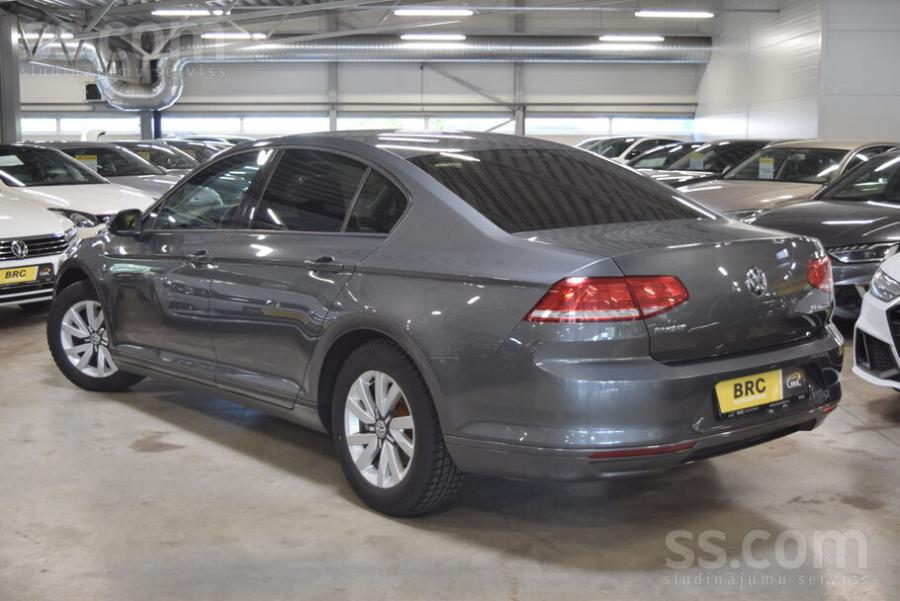 Grey Volkswagen Passat B8 2017 in Riga, with an engine capacity of 1.40 L and mileage of 204 thousand km for 9800 €, photo 3 on AUTOMOTO.COM.LV