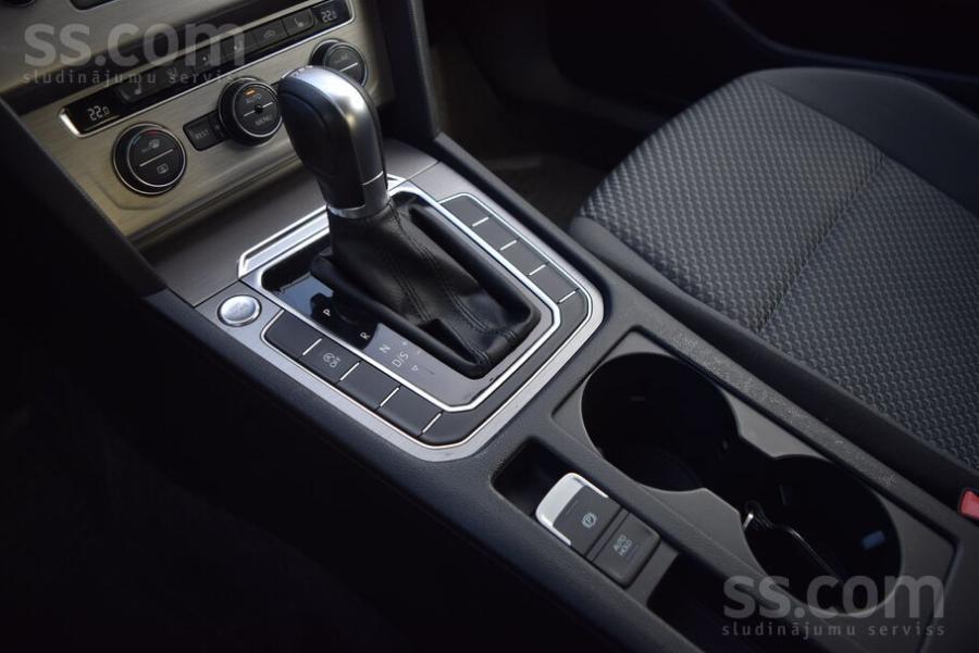 Grey Volkswagen Passat B8 2017 in Riga, with an engine capacity of 1.40 L and mileage of 204 thousand km for 9800 €, photo 6 on AUTOMOTO.COM.LV