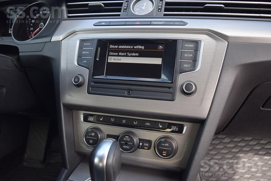 Grey Volkswagen Passat B8 2017 in Riga, with an engine capacity of 1.40 L and mileage of 204 thousand km for 9800 €, photo 8 on AUTOMOTO.COM.LV