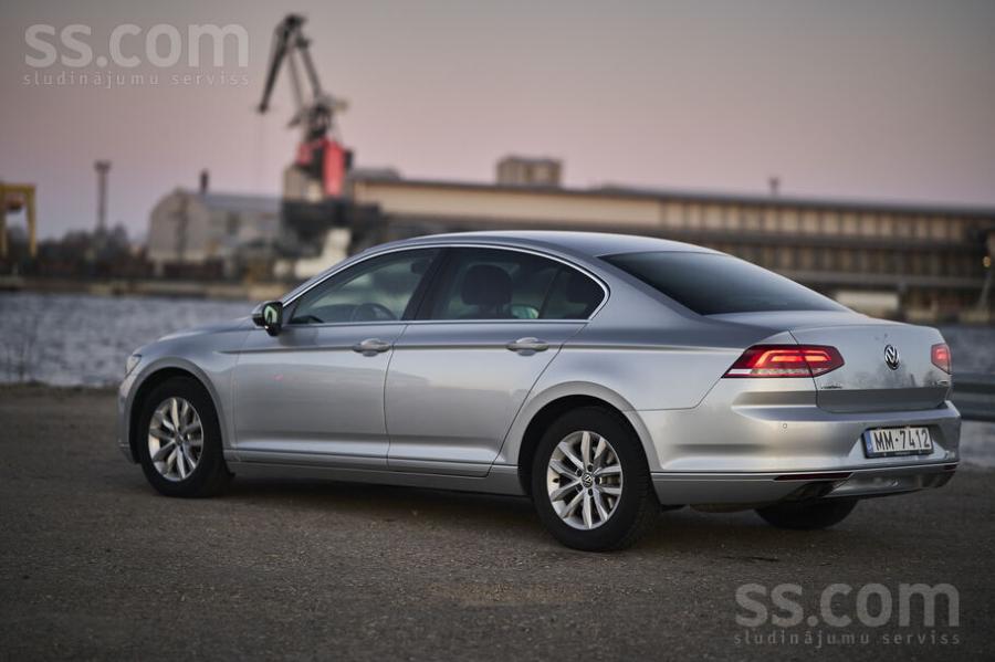 Grey Volkswagen Passat B8 2017 in Riga, with an engine capacity of 1.80 L and mileage of 102 thousand km for 11300 €, photo 3 on AUTOMOTO.COM.LV