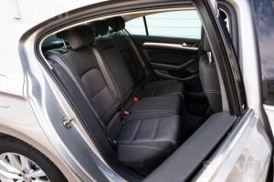 Pelēks Volkswagen Passat B8 2017 Rīga, ar dzinēja tilpumu 2.00 L un nobraukumu 140 tūkst. km par 12950 €, foto 8 vietnē AUTOMOTO.COM.LV