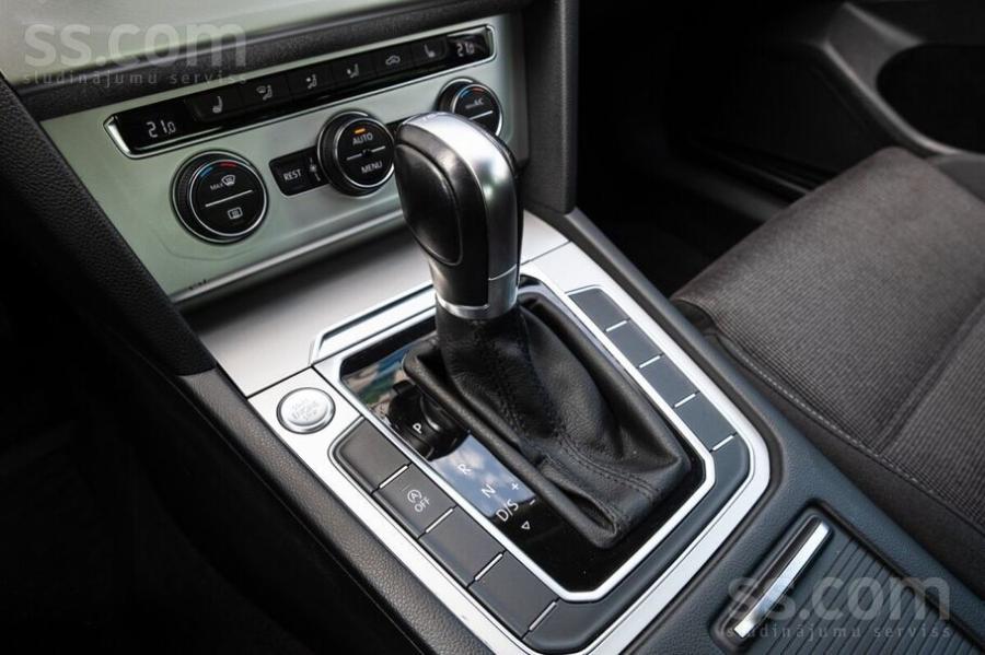 Pelēks Volkswagen Passat B8 2017 Rīga, ar dzinēja tilpumu 2.00 L un nobraukumu 140 tūkst. km par 12950 €, foto 14 vietnē AUTOMOTO.COM.LV