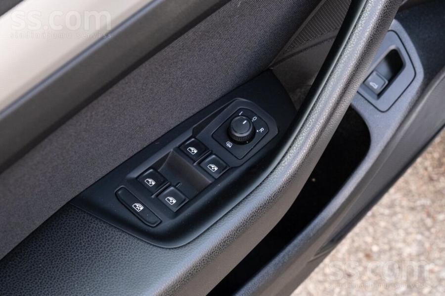 Pelēks Volkswagen Passat B8 2017 Rīga, ar dzinēja tilpumu 2.00 L un nobraukumu 140 tūkst. km par 12950 €, foto 17 vietnē AUTOMOTO.COM.LV
