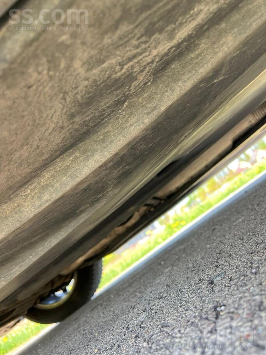 Grey Volkswagen Passat B8 2017 in Riga, with an engine capacity of 2.00 L and mileage of 179 thousand km for 9700 €, photo 20 on AUTOMOTO.COM.LV