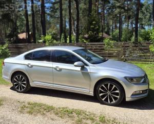 Grey Volkswagen Passat B8 2017 in Riga, with an engine capacity of 2.00 L and mileage of 150 thousand km for 8700 €, photo 5 on AUTOMOTO.COM.LV