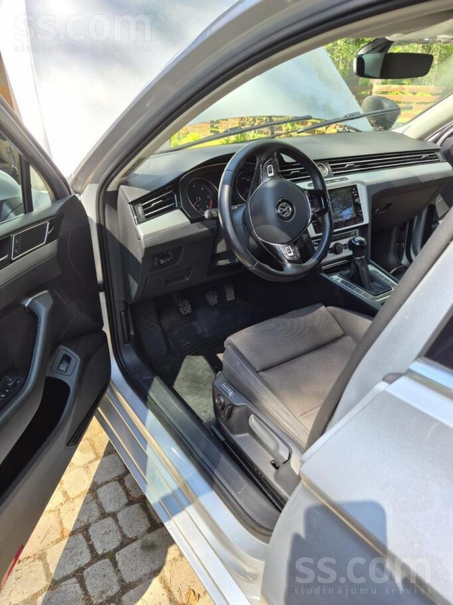Grey Volkswagen Passat B8 2017 in Riga, with an engine capacity of 2.00 L and mileage of 150 thousand km for 8700 €, photo 9 on AUTOMOTO.COM.LV