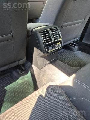 Grey Volkswagen Passat B8 2017 in Riga, with an engine capacity of 2.00 L and mileage of 150 thousand km for 8700 €, photo 14 on AUTOMOTO.COM.LV
