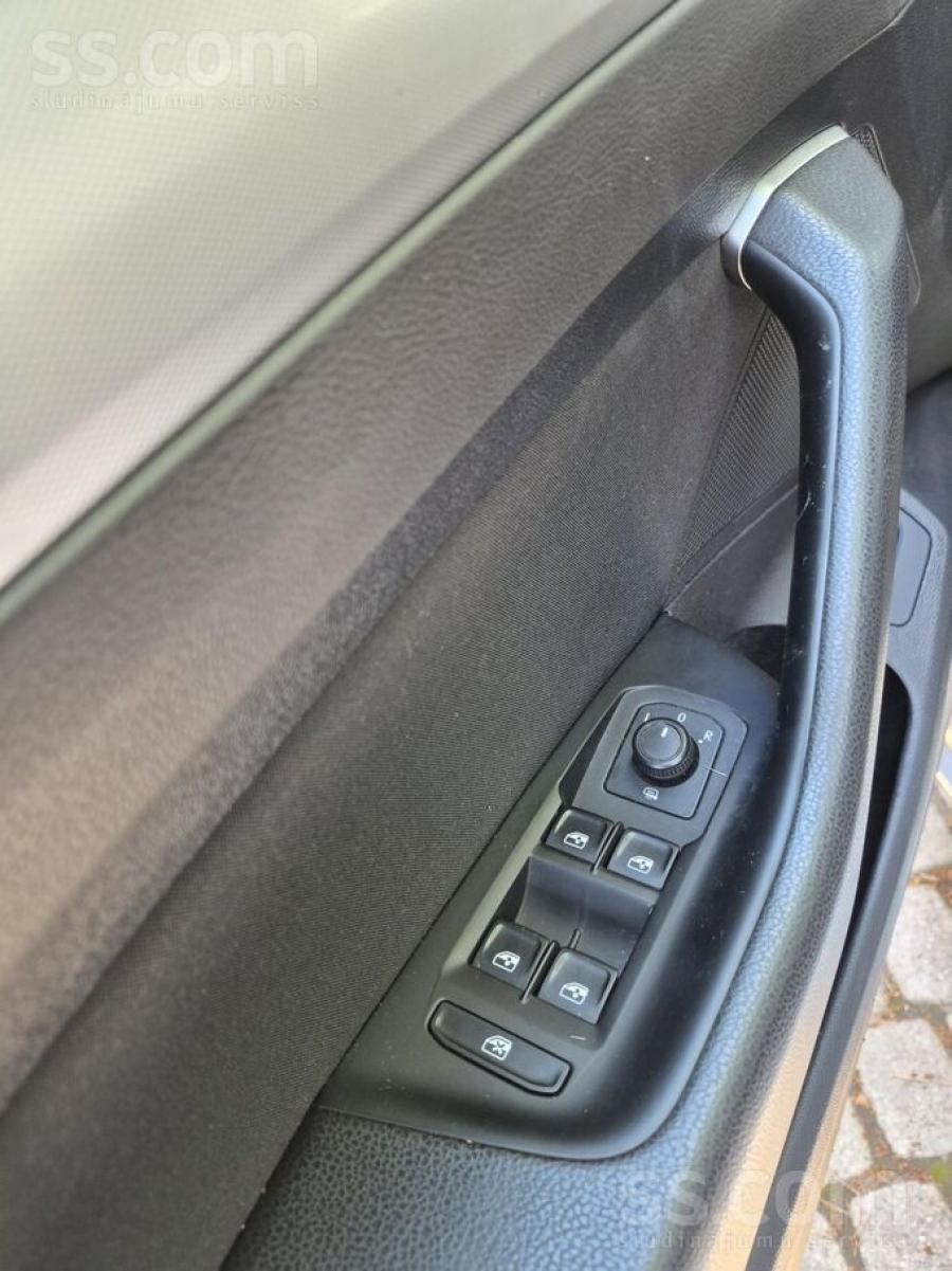Grey Volkswagen Passat B8 2017 in Riga, with an engine capacity of 2.00 L and mileage of 150 thousand km for 8700 €, photo 15 on AUTOMOTO.COM.LV