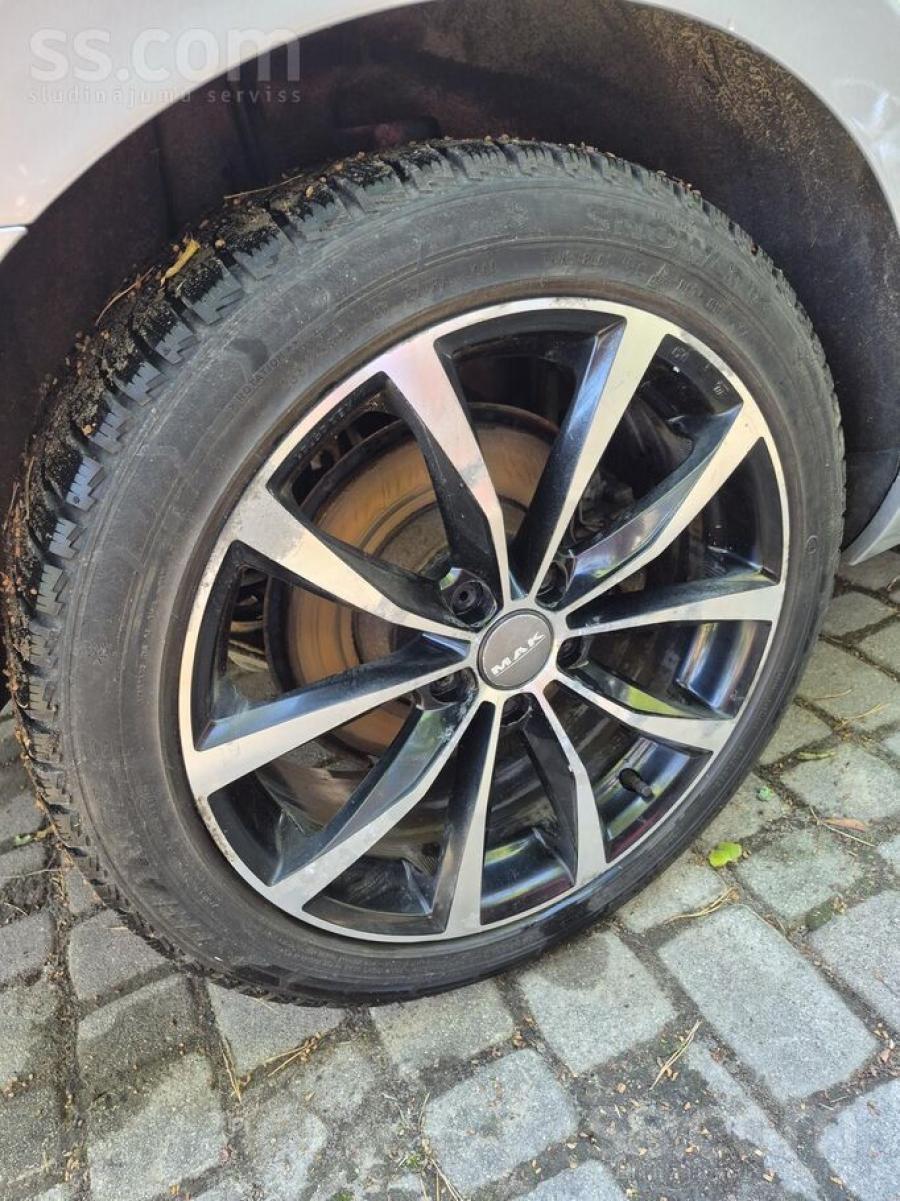 Grey Volkswagen Passat B8 2017 in Riga, with an engine capacity of 2.00 L and mileage of 150 thousand km for 8700 €, photo 16 on AUTOMOTO.COM.LV