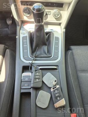 Grey Volkswagen Passat B8 2017 in Riga, with an engine capacity of 2.00 L and mileage of 150 thousand km for 8700 €, photo 17 on AUTOMOTO.COM.LV