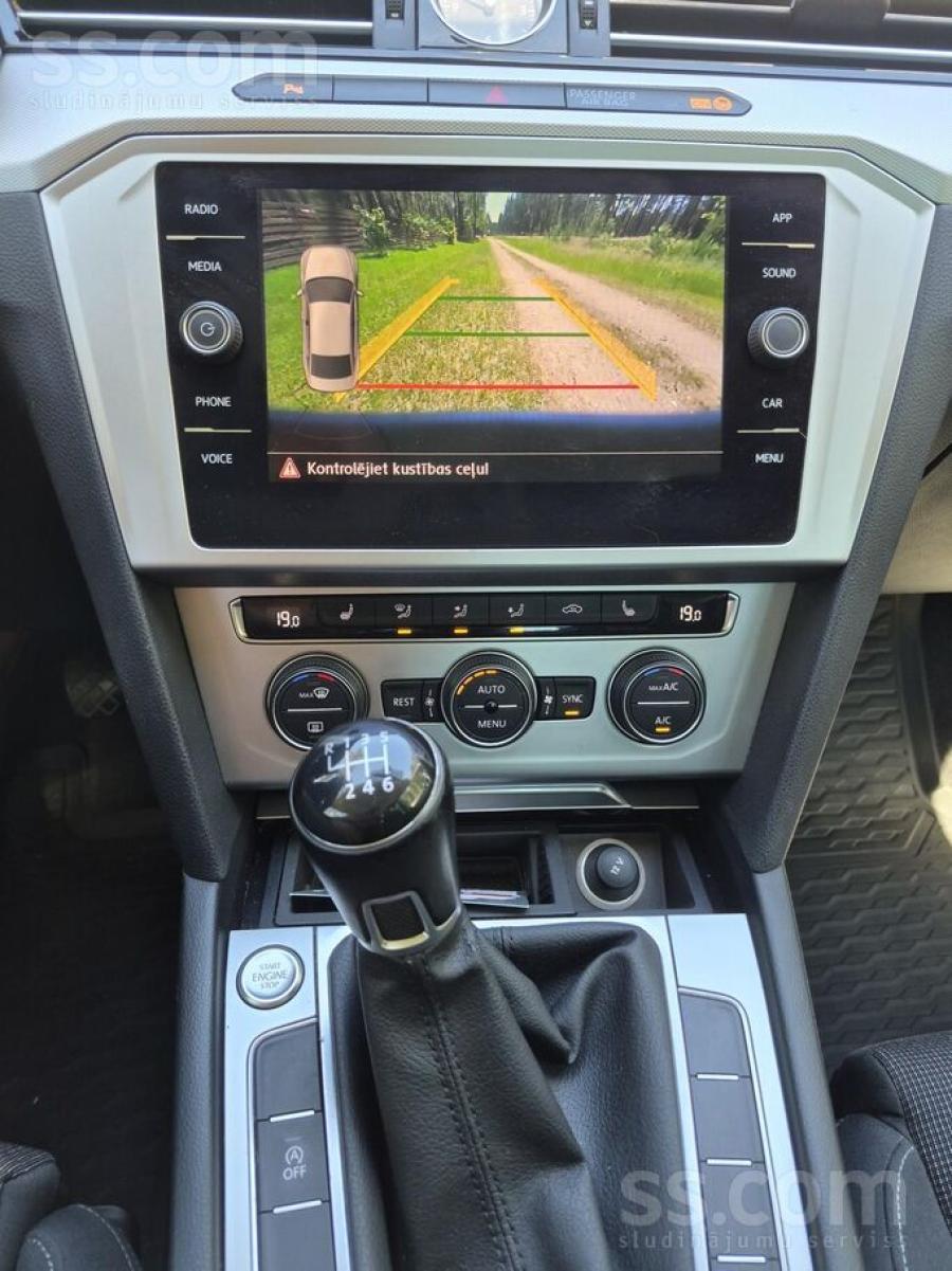 Grey Volkswagen Passat B8 2017 in Riga, with an engine capacity of 2.00 L and mileage of 150 thousand km for 8700 €, photo 18 on AUTOMOTO.COM.LV