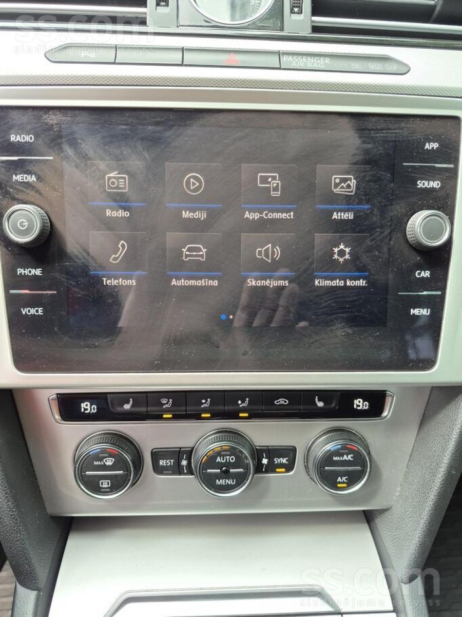 Grey Volkswagen Passat B8 2017 in Riga, with an engine capacity of 2.00 L and mileage of 150 thousand km for 8700 €, photo 20 on AUTOMOTO.COM.LV