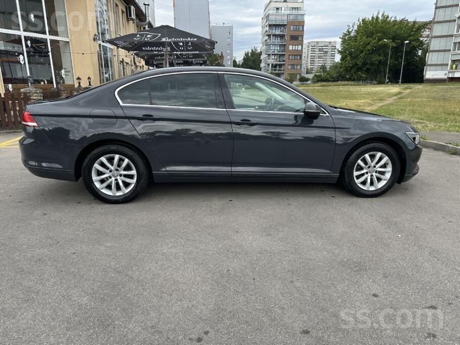 Grey Volkswagen Passat B8 2018 in Riga, with an engine capacity of 2.00 L and mileage of 115 thousand km for 15490 €, photo 3 on AUTOMOTO.COM.LV