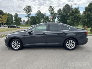 Grey Volkswagen Passat B8 2018 in Riga, with an engine capacity of 2.00 L and mileage of 115 thousand km for 15490 €, photo 4 on AUTOMOTO.COM.LV