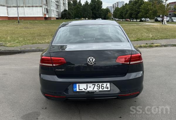 Grey Volkswagen Passat B8 2018 in Riga, with an engine capacity of 2.00 L and mileage of 115 thousand km for 15490 €, photo 4 on AUTOMOTO.COM.LV