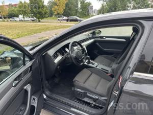 Grey Volkswagen Passat B8 2018 in Riga, with an engine capacity of 2.00 L and mileage of 115 thousand km for 15490 €, photo 7 on AUTOMOTO.COM.LV